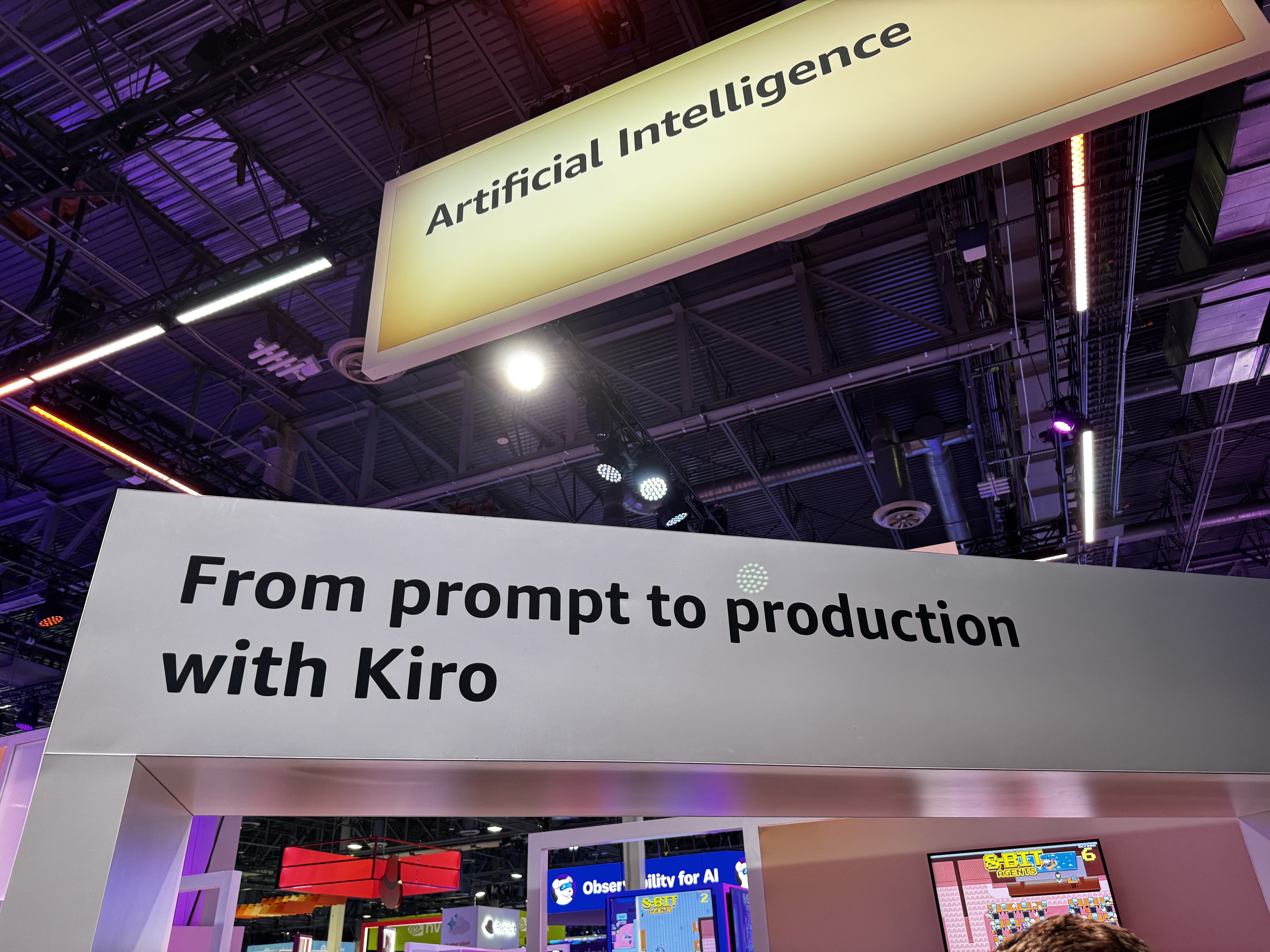 【AWS re:Invent 2025】Kiro現地レポ：プロンプトからAWS環境・コードを自動生成する仕組み | QES ブログ